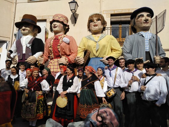 La tradición y la obra de arte se dan la mano en las comparsas